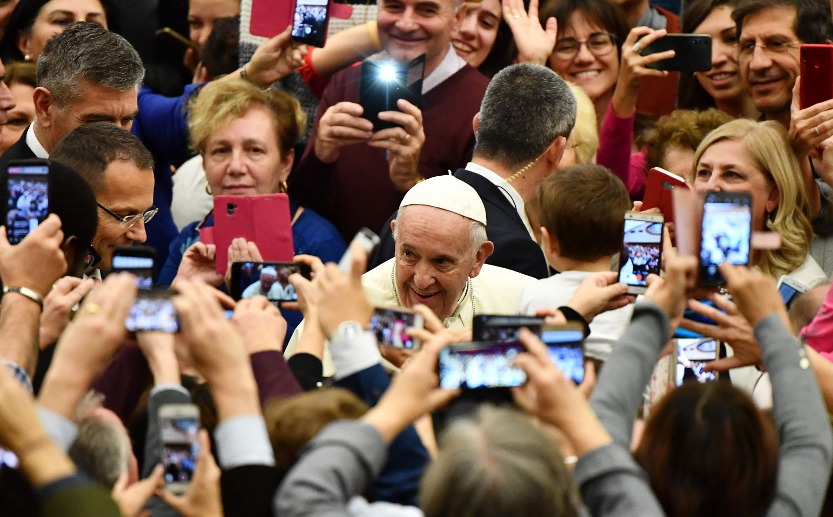 Put away phones at mealtimes and talk to each other, says Pope Francis ...