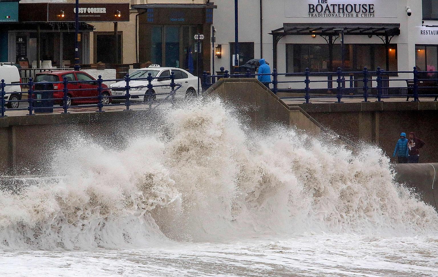 Second major storm brings floods, travel chaos to Britain | The Straits ...