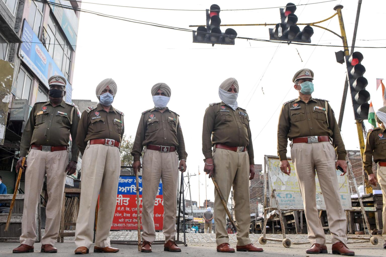 India struggles to put lockdown in place | The Straits Times