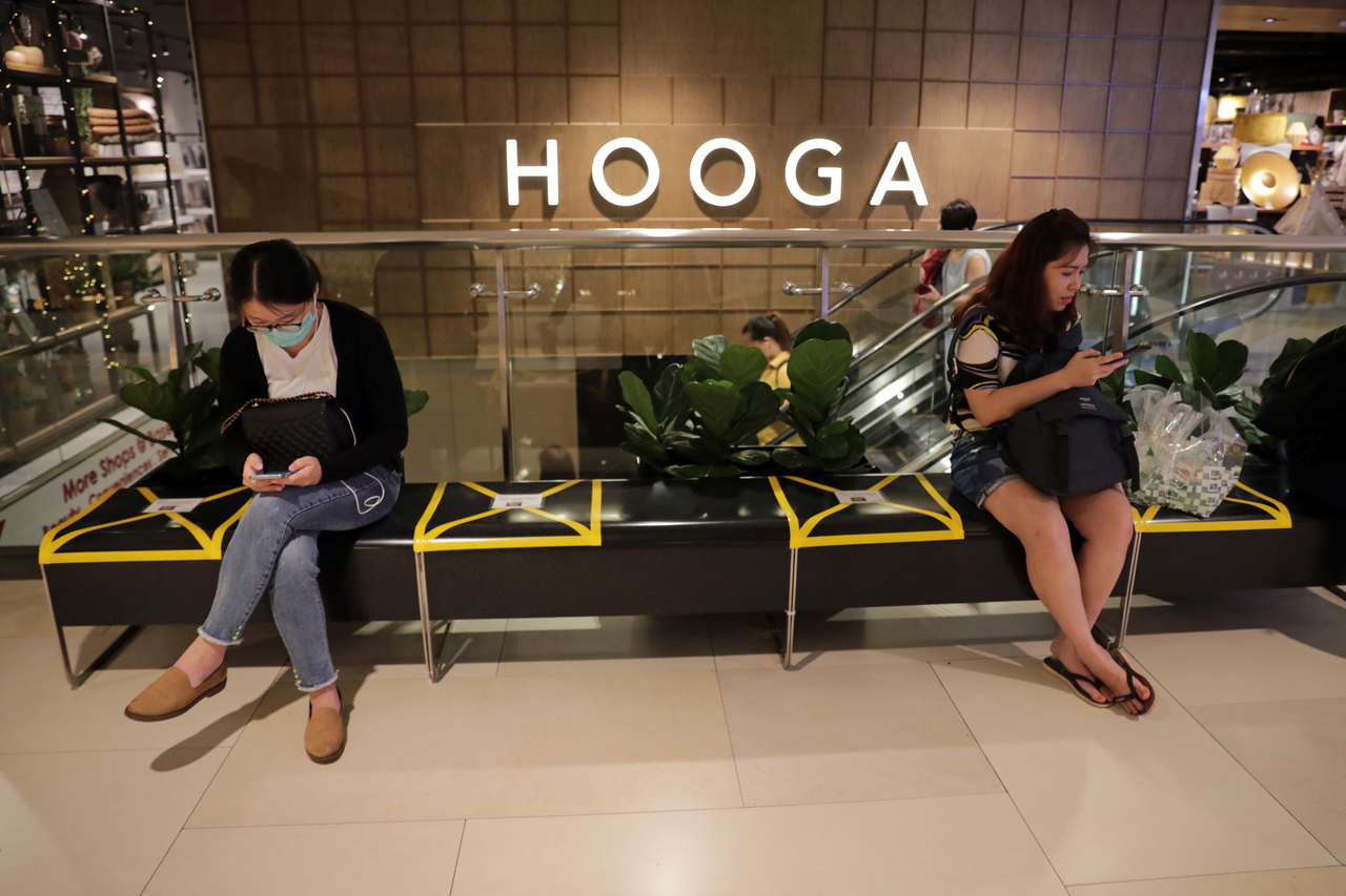 Crowd-limiting measures at malls, public venues as new safe distancing ...