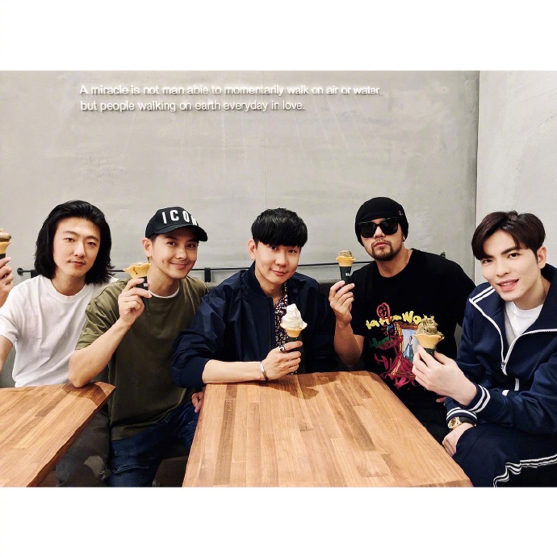 Home-grown singer JJ Lin meets up with four other singers at his coffee ...