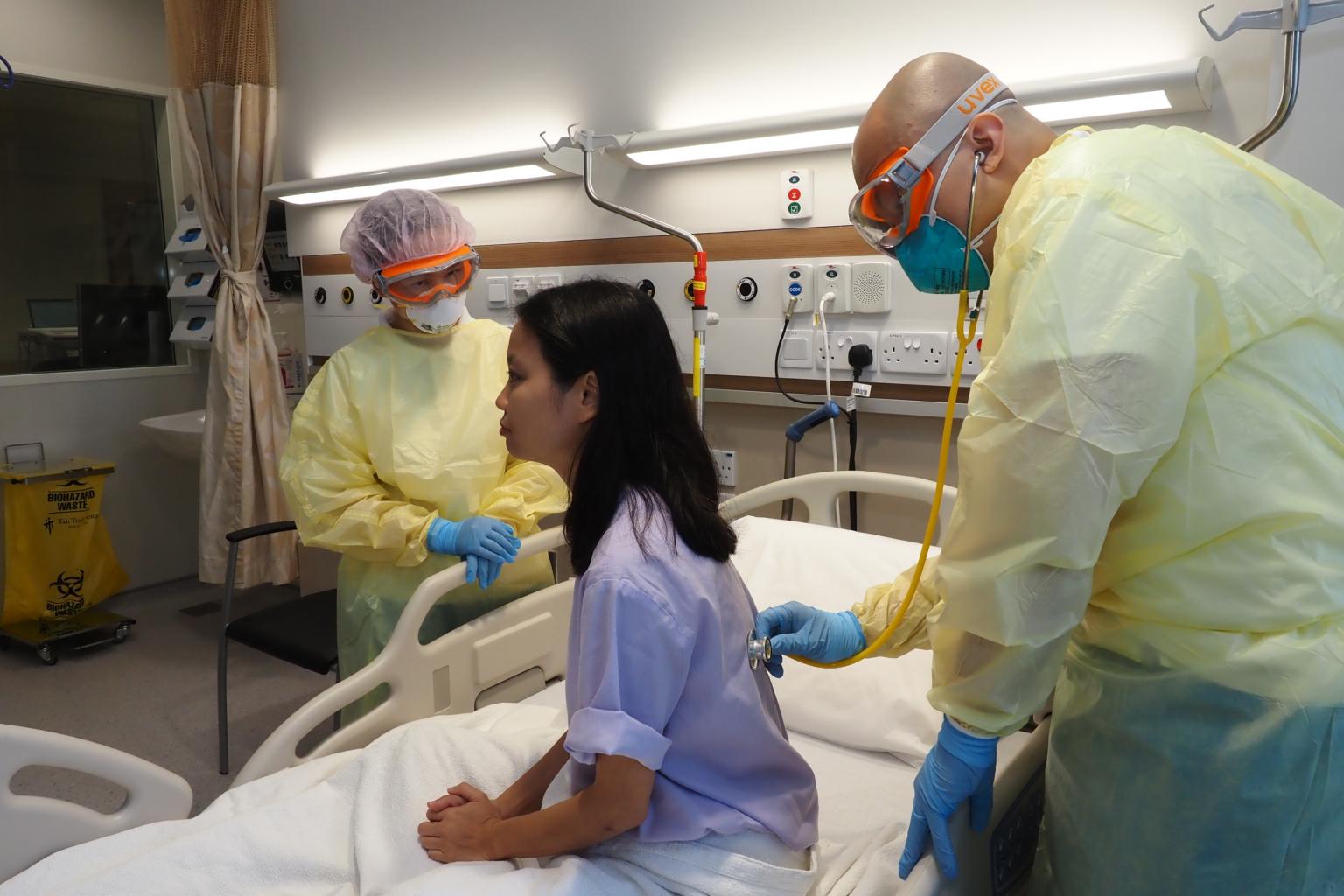 Contamination by Covid-19 patients peaks during first week of illness ...