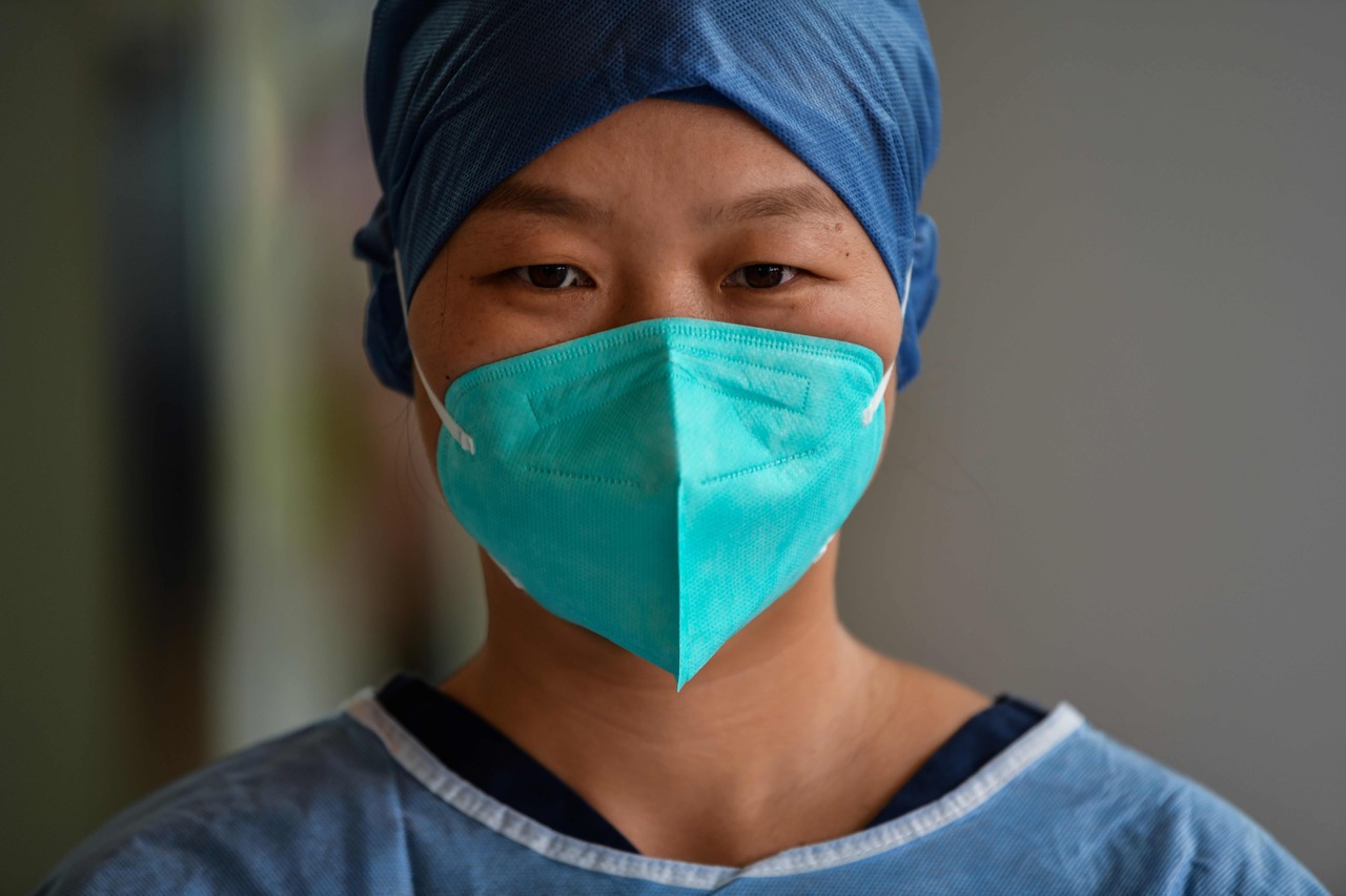 Women and Asian medics vulnerable to badly fitting masks: Report | The ...