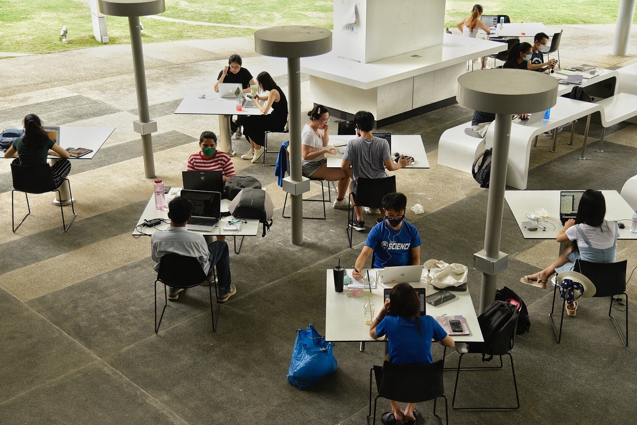 Staff-student relationships not allowed at NUS | The Straits Times