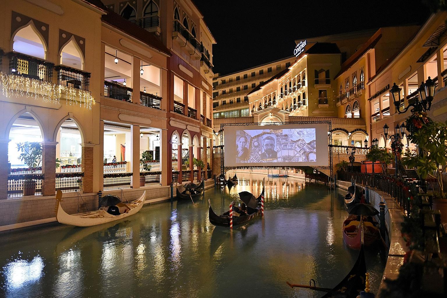 Floating show | The Straits Times