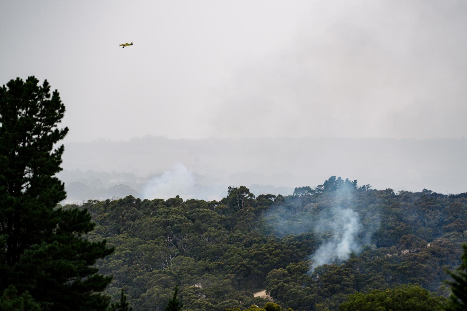 Heatwave across south-east Australia stokes bush fires near Adelaide ...