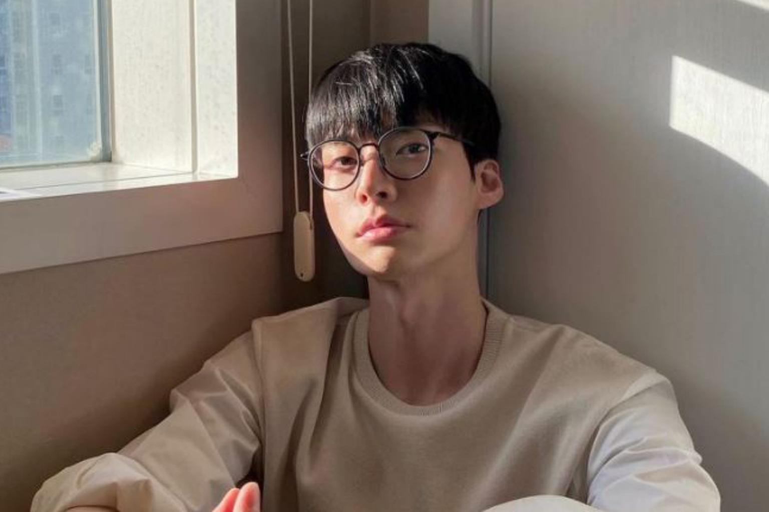 Ahn Jae-hyun looks good in new photos after divorce from Ku Hye-sun ...