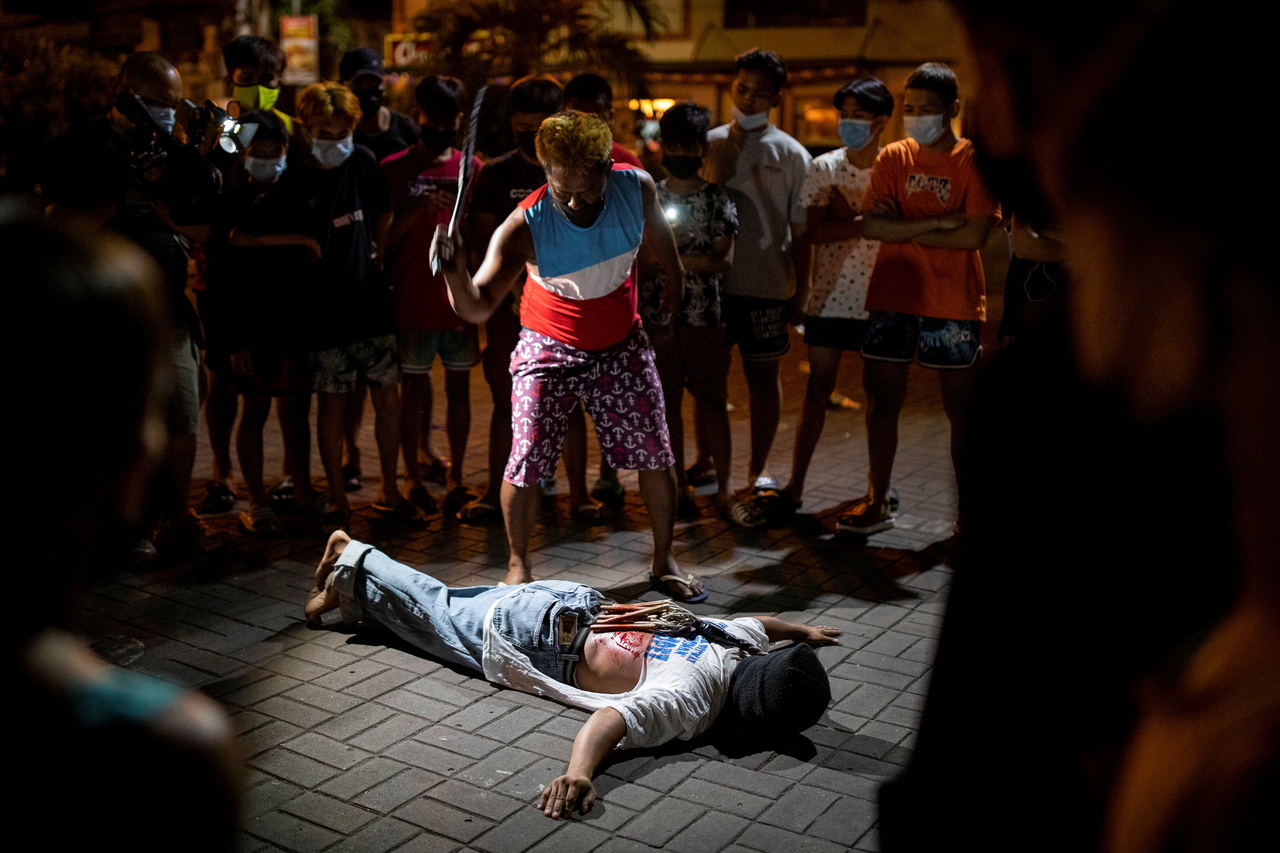 Filipino devotees self-flagellate for Easter, defying ban on gatherings ...