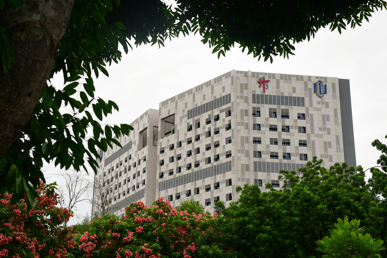 SingHealth stepping up screening of patients and visitors; hospitals ...