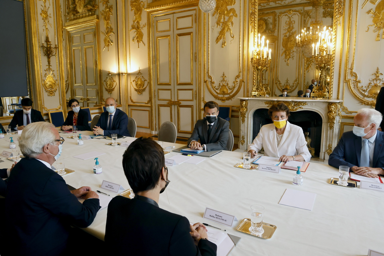 Rave at the palace: Macron resumes pre-Covid gig to mark annual ...