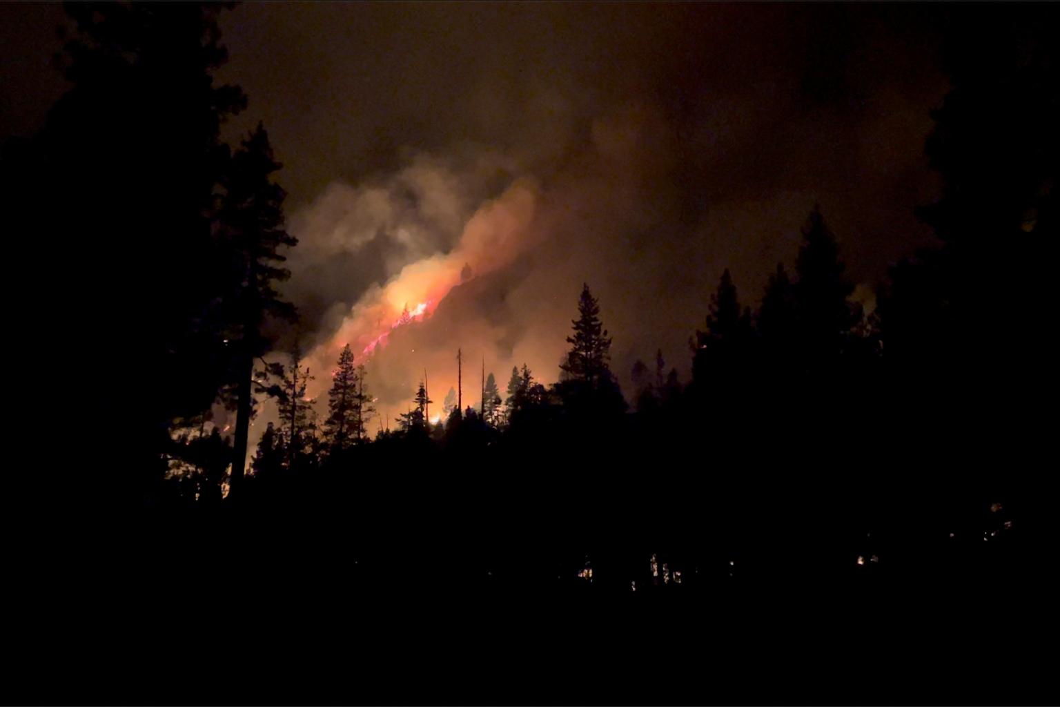 Thousands displaced as wildfire threatens California's Lake Tahoe ...