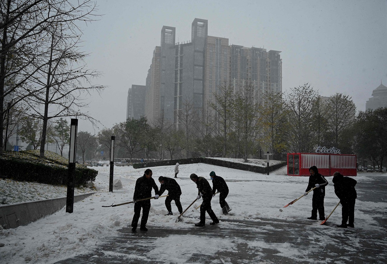 China issues winter's first snowstorm orange alert | The Straits Times
