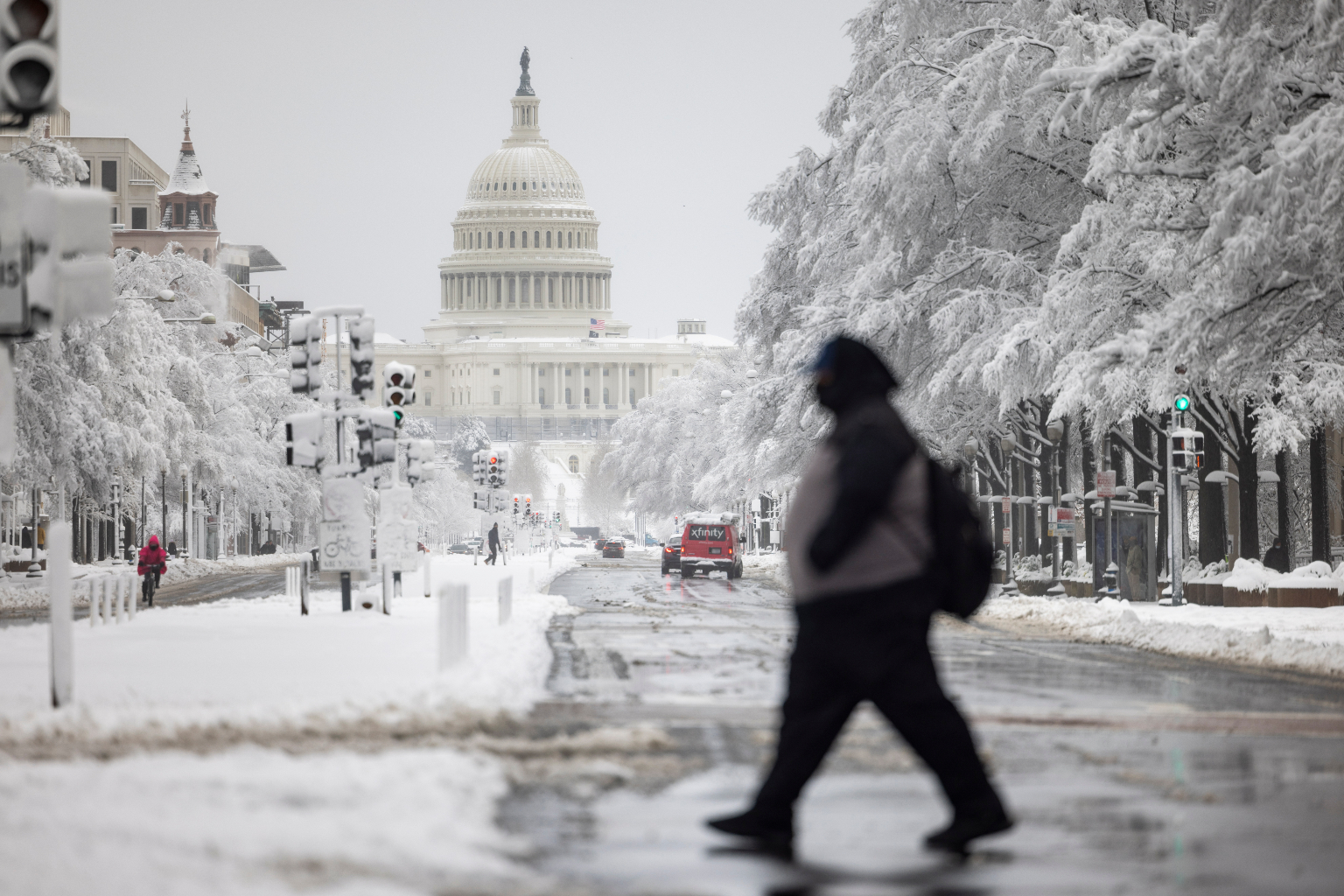 Winter storm pounds Washington as it moves across US East Coast | The ...