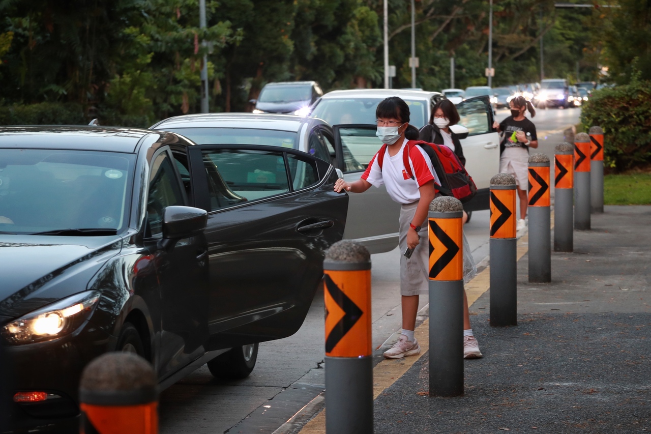 Parents, schools get creative to beat school run traffic chaos | The ...