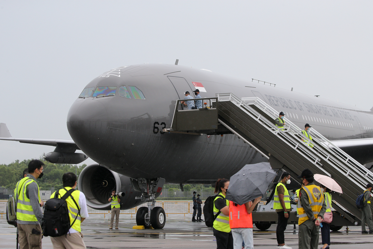 RSAF F-16 fighter jet and Apache helicopters to perform at Singapore ...