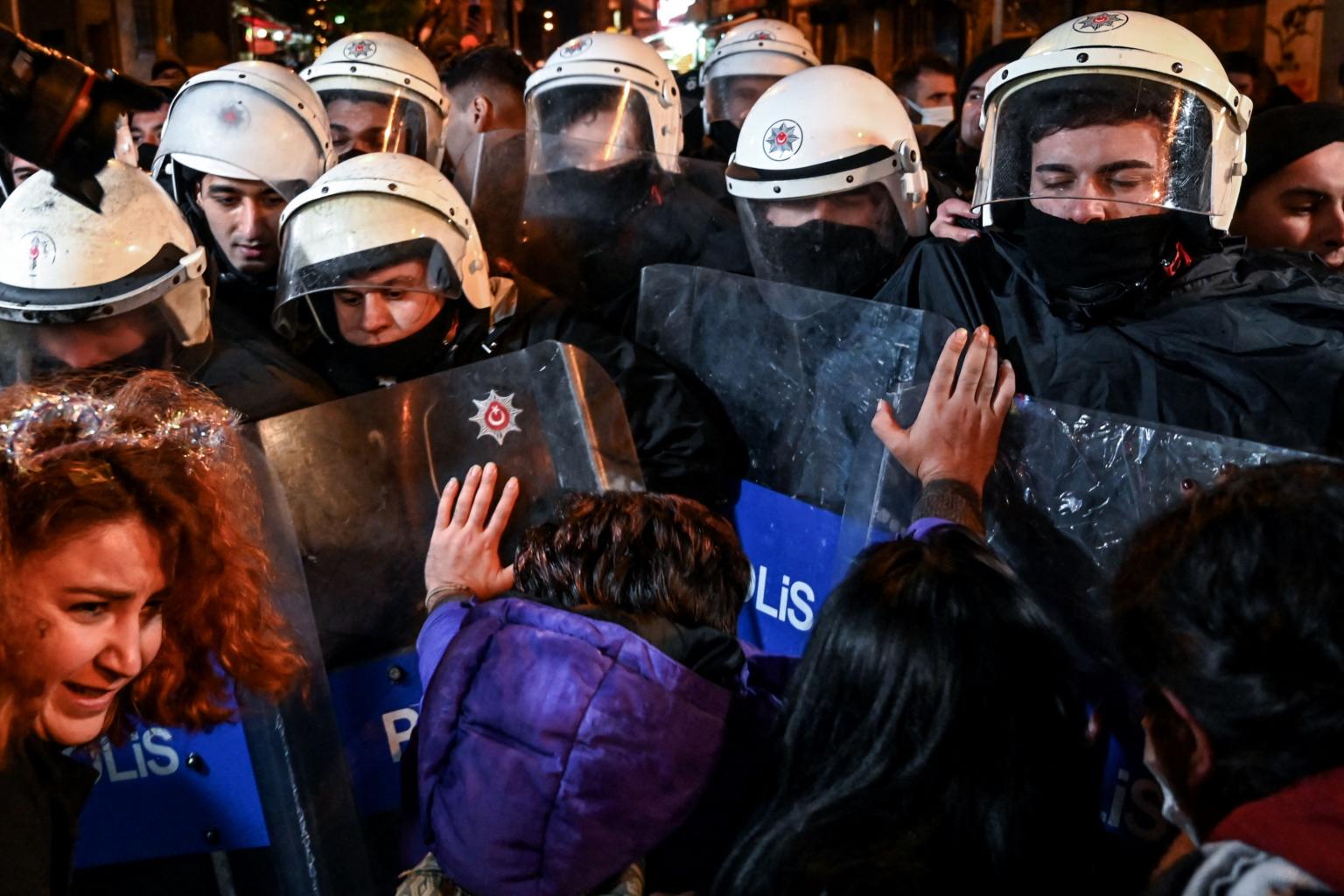 Turkish police clash with crowd gathering to mark International Women's ...