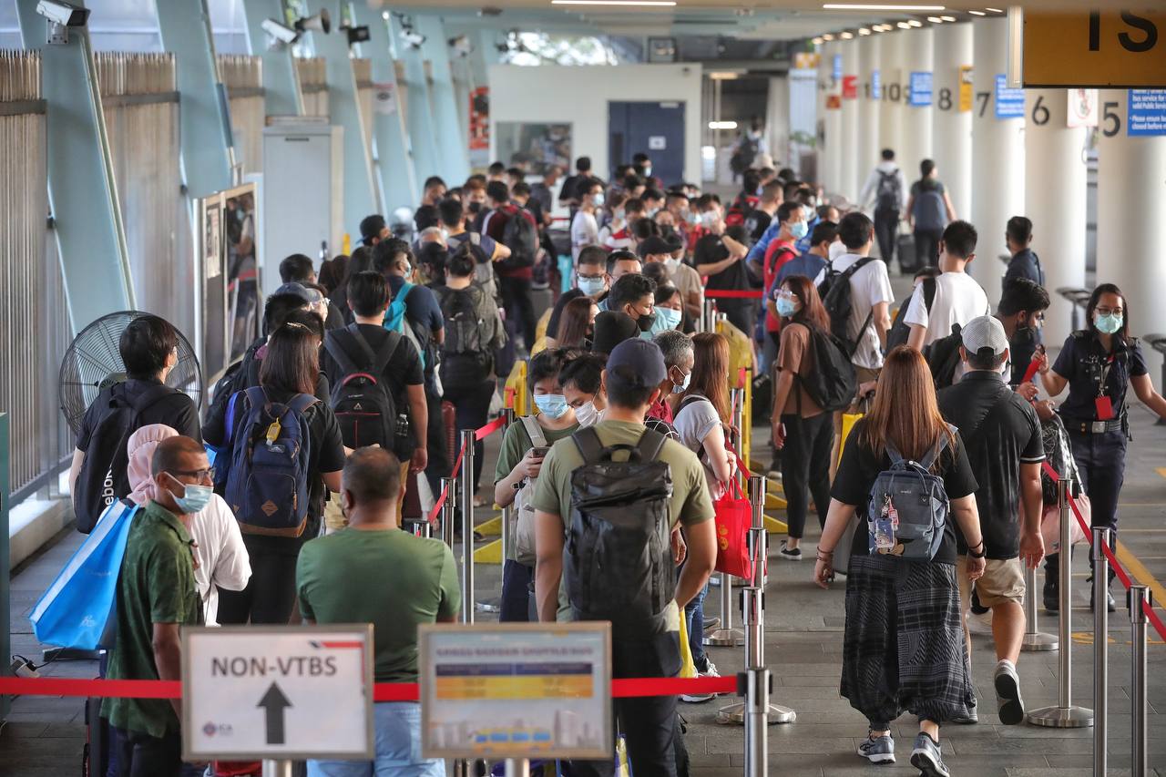 Traffic slows down at Woodlands, Tuas checkpoints after midnight rush ...