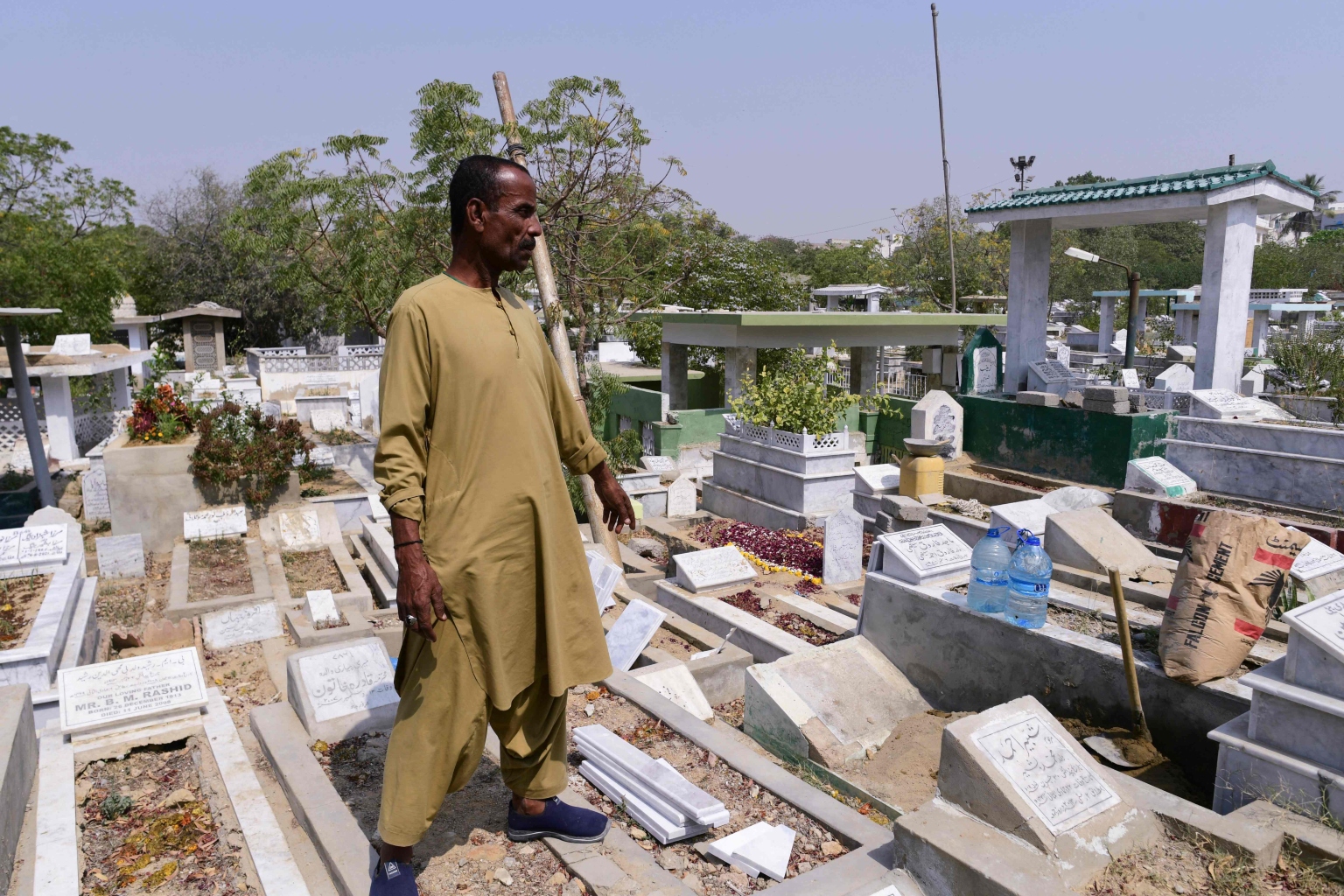 Grave injustice: Not even the dead rest easy in Pakistan megacity | The ...