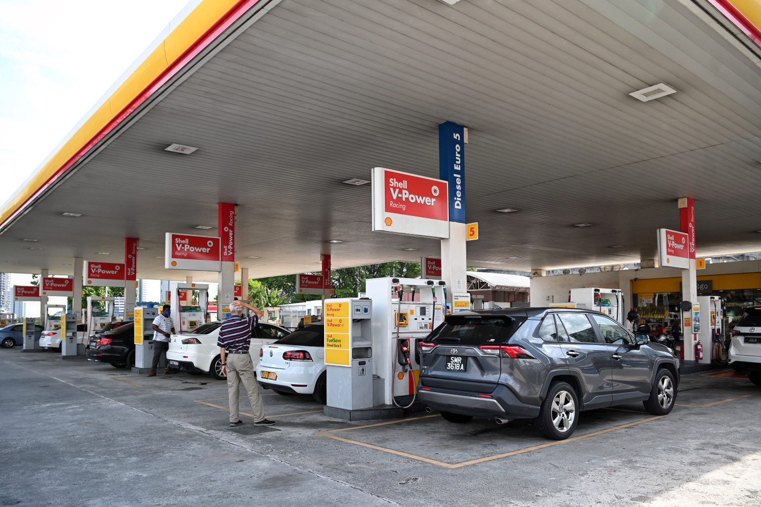 All pump prices fall; 92-octane petrol prices drop below $3 a litre ...