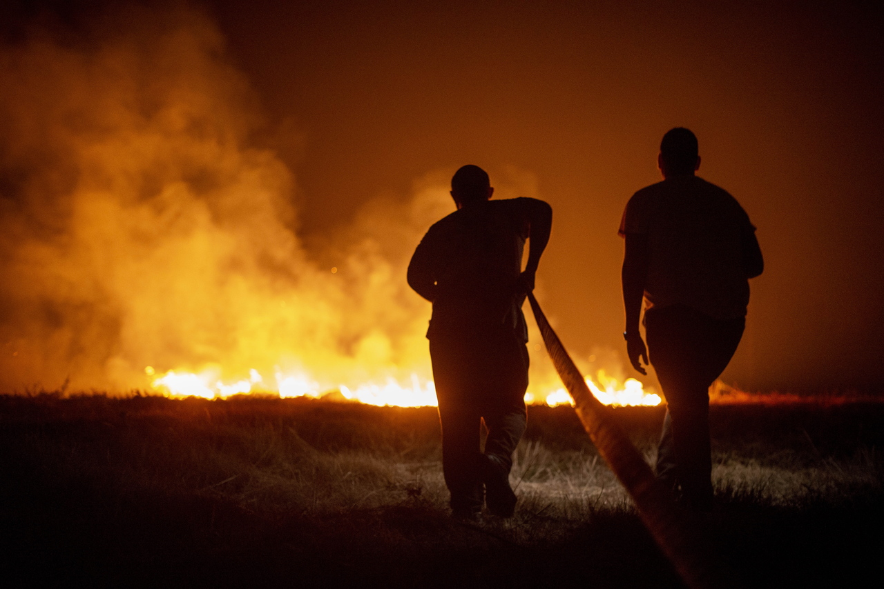 Spain battles wildfires in northwest Galicia | The Straits Times