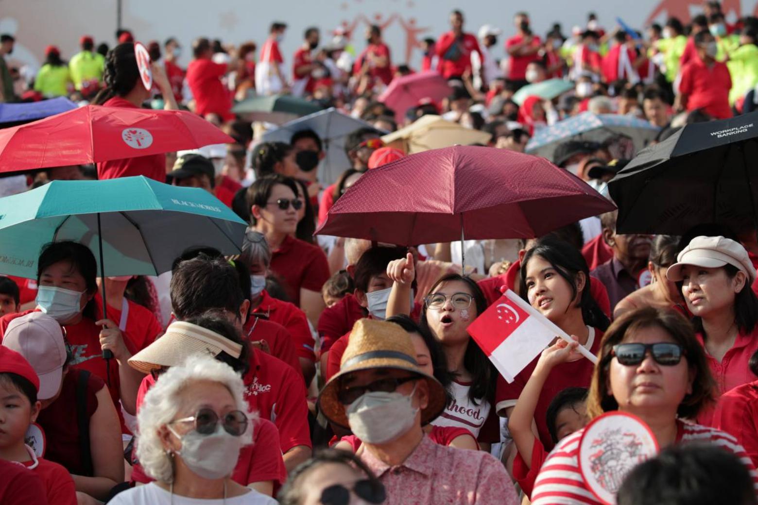NDP early birds brave the heat for good seats at the Marina Bay ...
