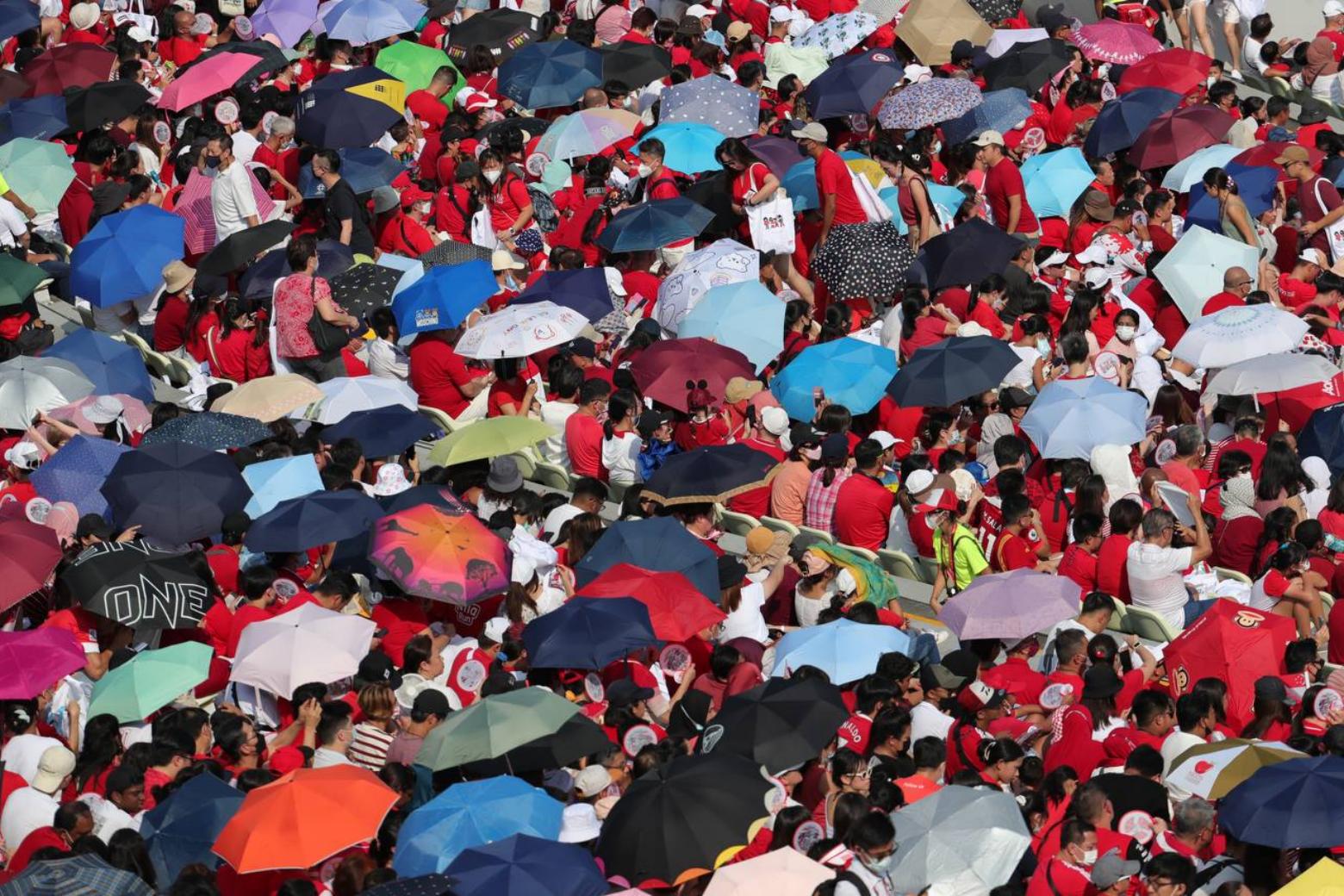 NDP early birds brave the heat for good seats at the Marina Bay ...