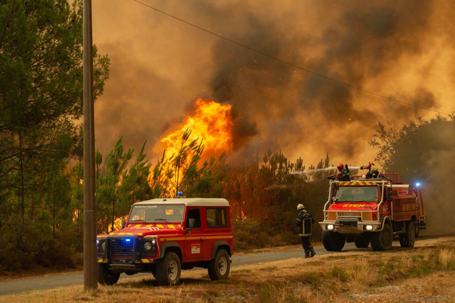 France battles 'monster' wildfire near Bordeaux for third day | The ...