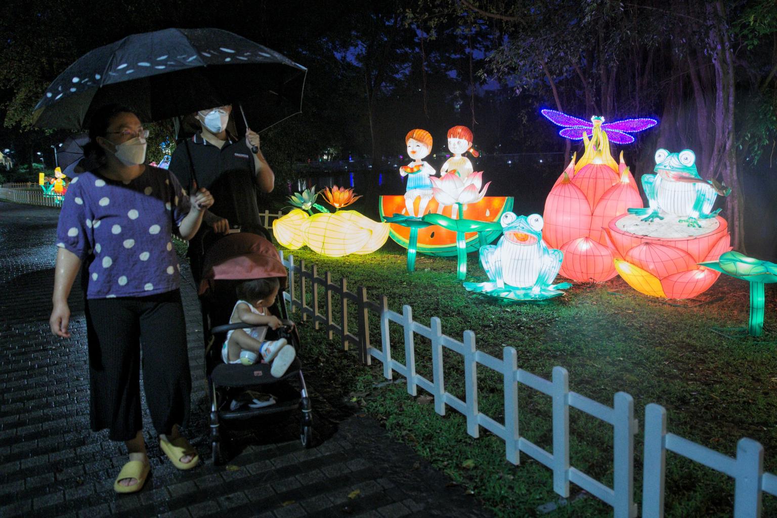 Lights by the Lake festival opens with a range of activities and lantern displays | The Straits ...