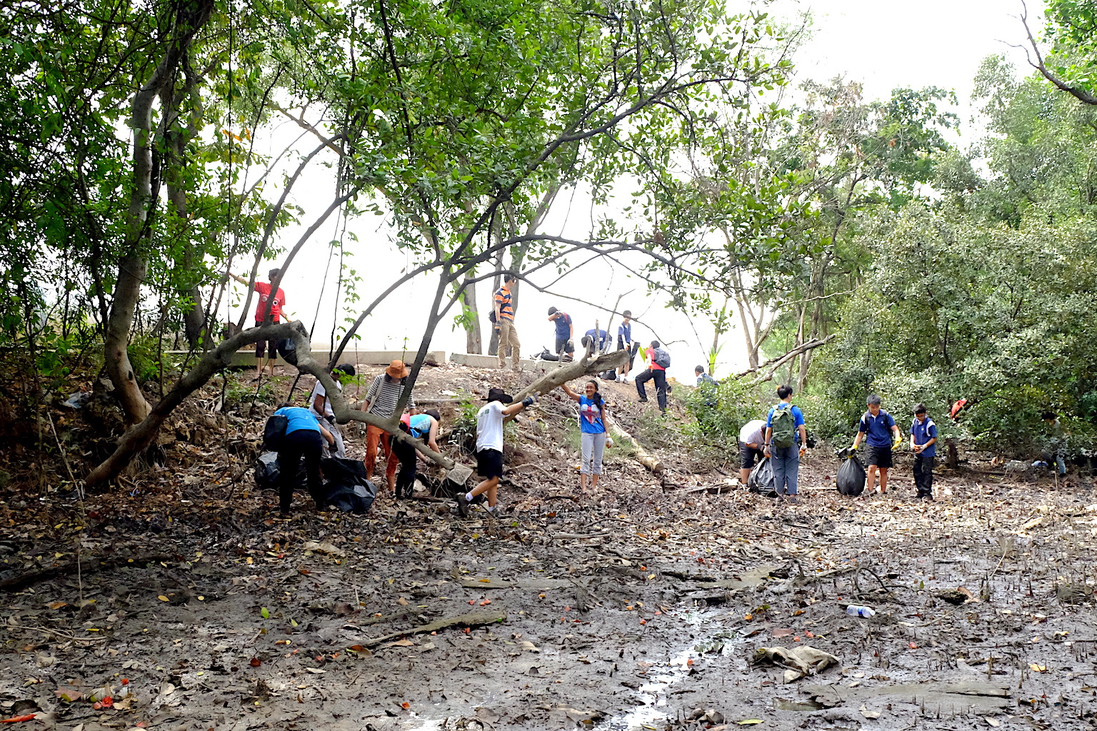 These S’poreans removed over 1,800kg of trash from our waters | The ...