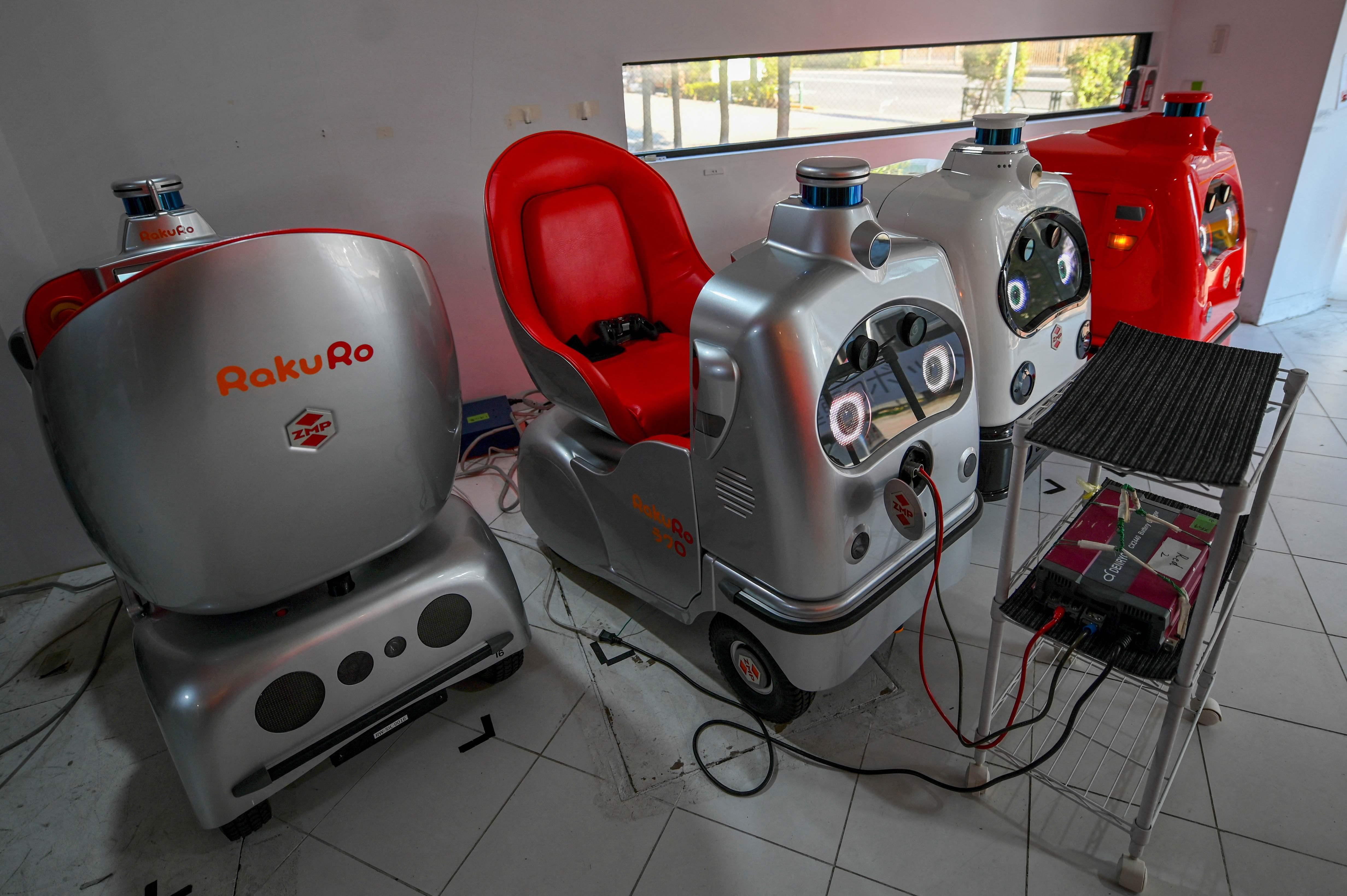 Japan rolls out ‘humble and lovable’ delivery robots | The Straits Times