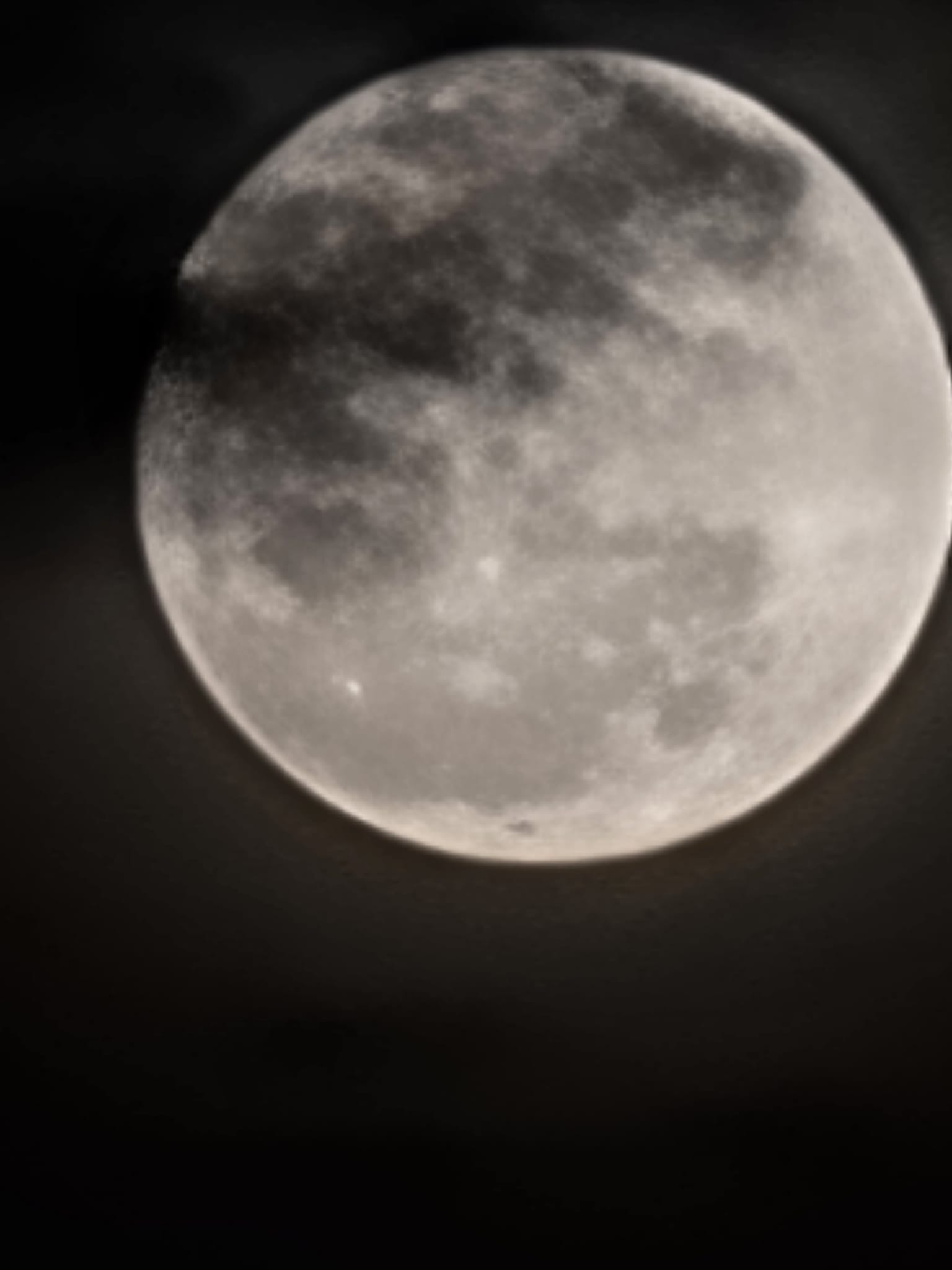 Singaporeans delighted to see supermoon on cloudy night | The Straits Times
