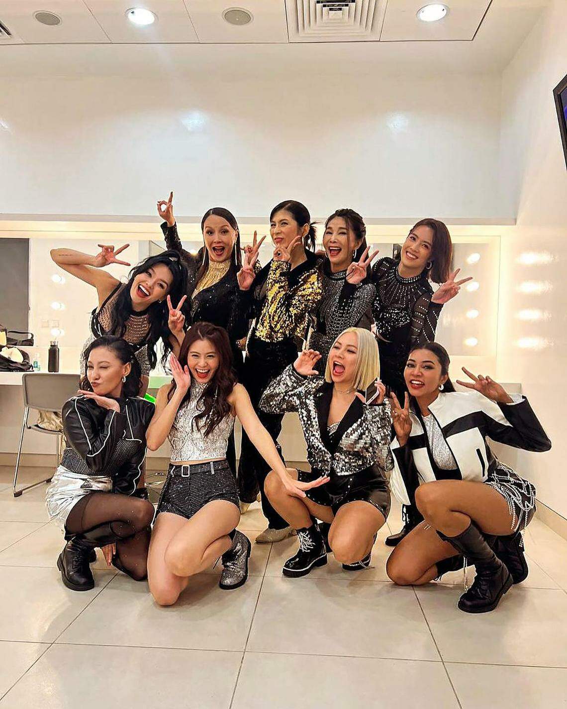 Veteran actresses Pan Lingling, Aileen Tan, Chen Xiuhuan dance to ...