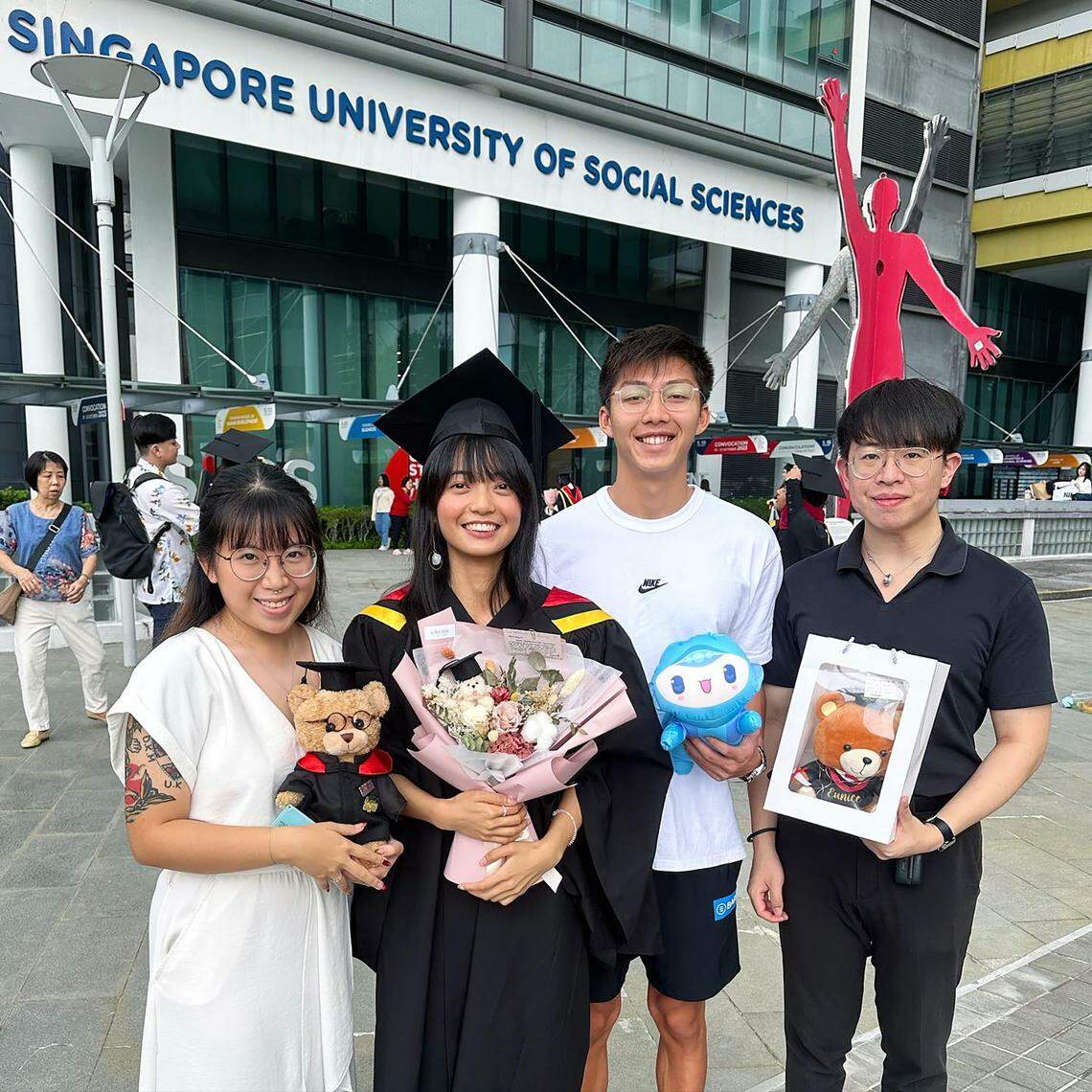 Fresh university grads get higher salaries, though fewer find full- or ...