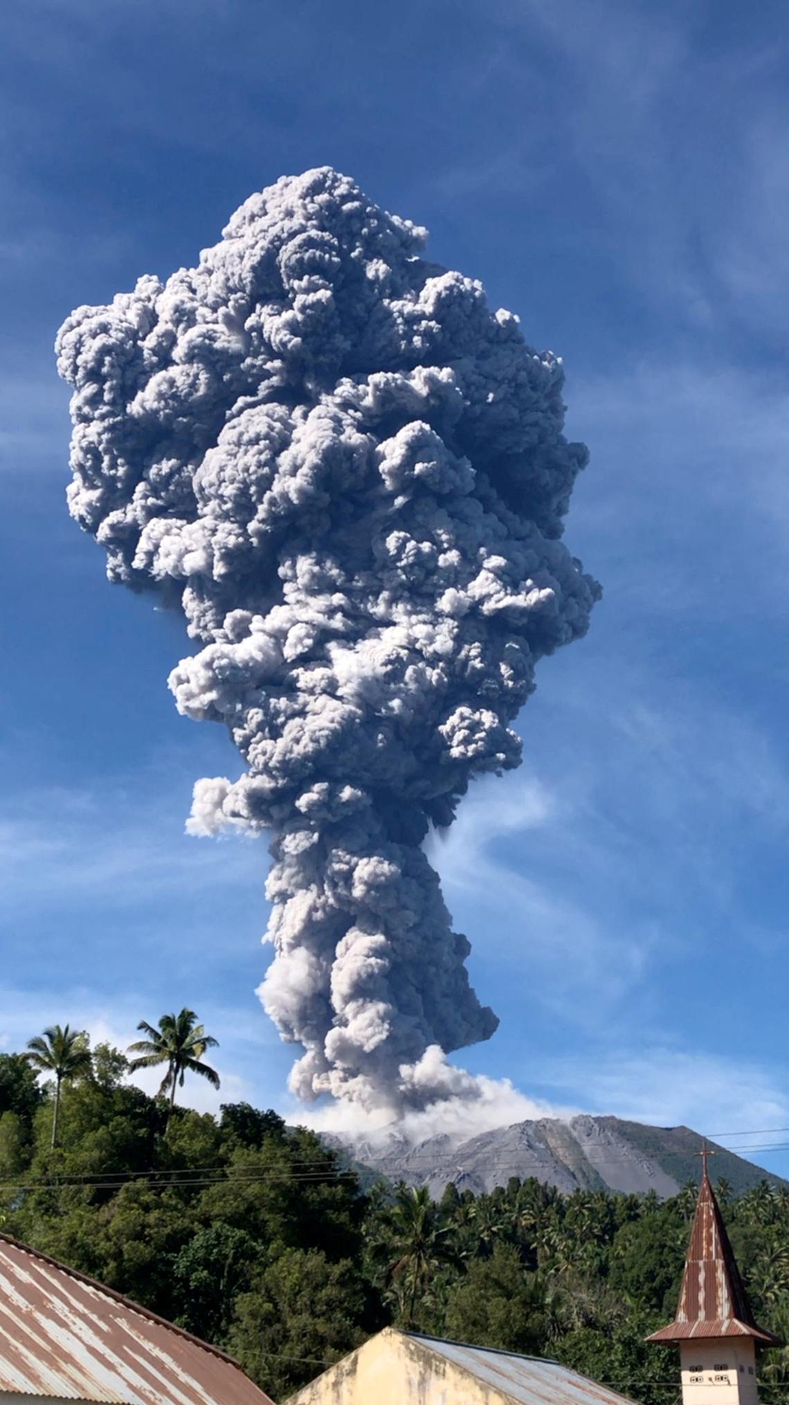 Indonesia’s Mount Ibu erupts, spewing ash clouds | The Straits Times