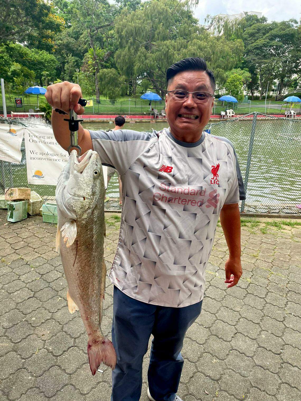 Some anglers in S’pore turn to Pasir Ris fishing pond following oil ...