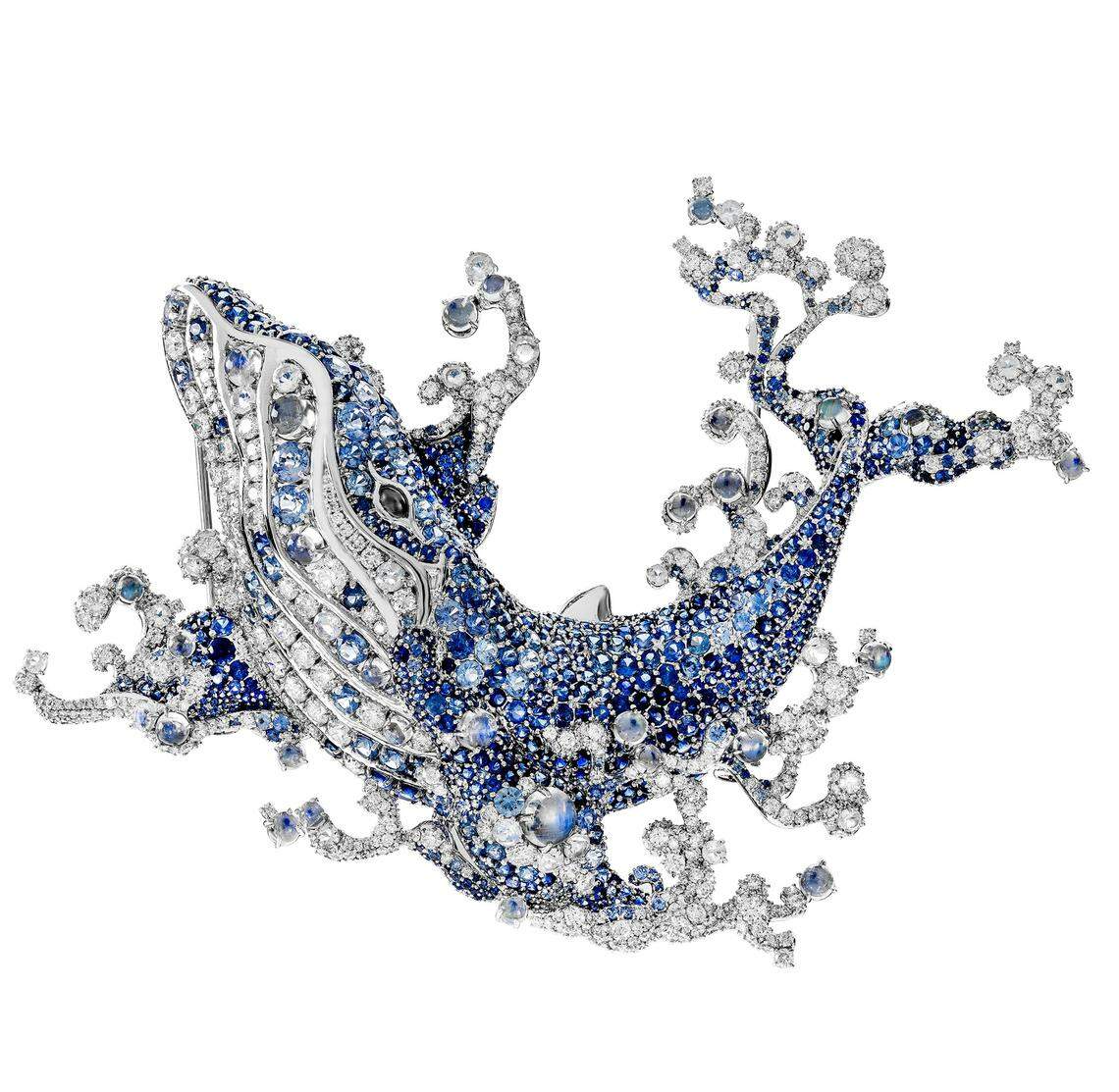 Sparkling spectacle: 100.02-carat sapphire valued at $4m takes centre ...