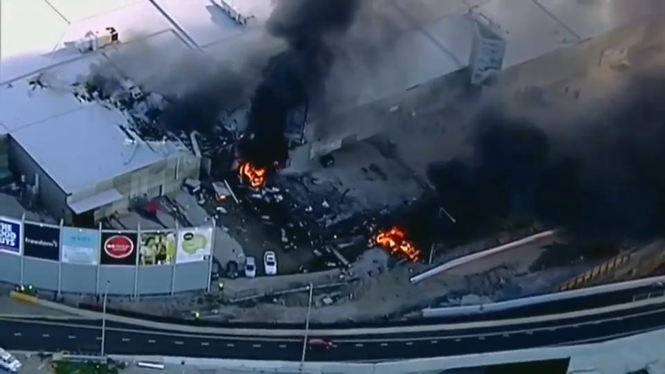 5 dead after light plane crashes into shopping mall near Melbourne ...