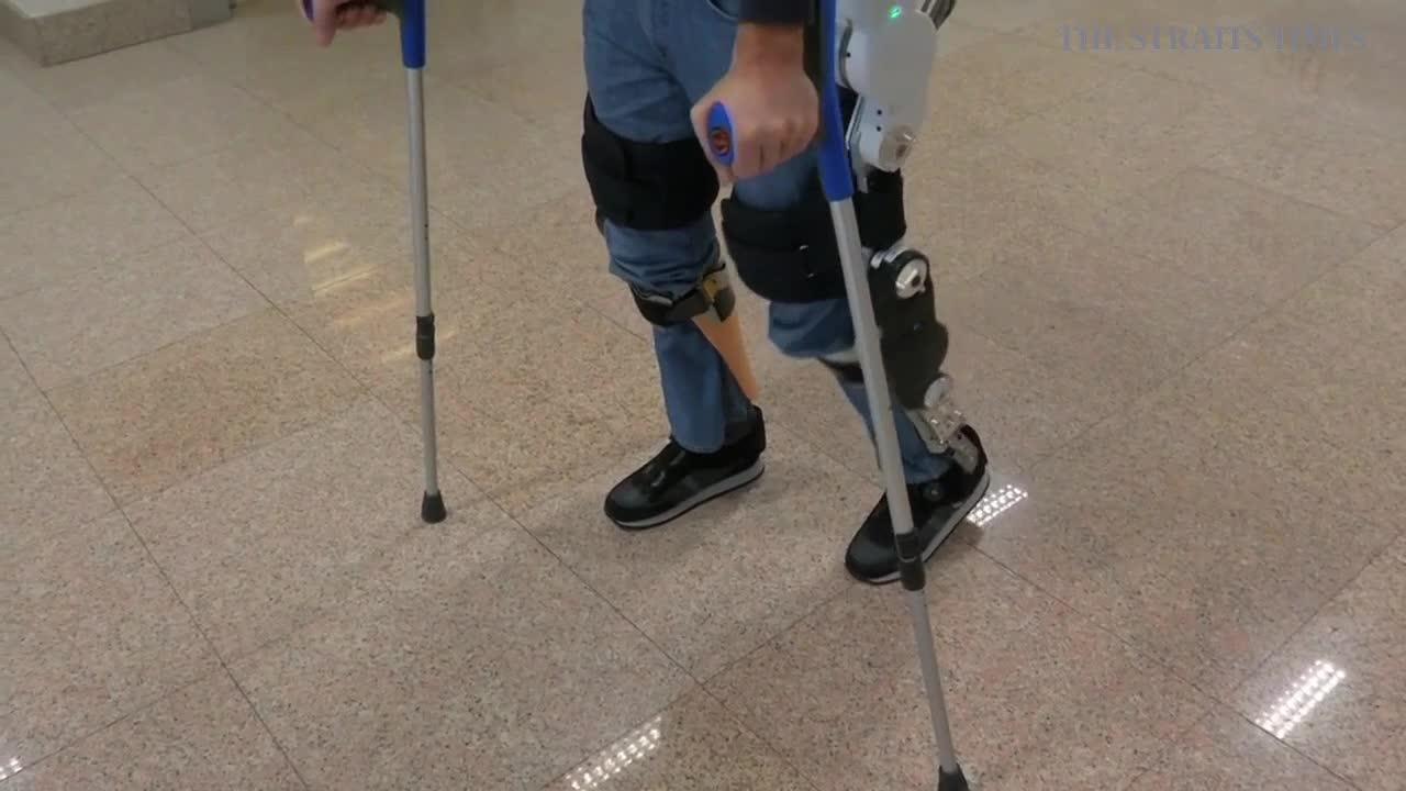 Plug-and-play exoskeleton boosts autonomy for wheelchair users | The ...