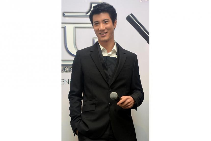 Wang Lee Hom is now a daddy, he announces on Facebook with a picture of ...
