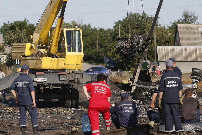 Malaysia Airlines MH17 crash: Investigators' job fraught with ...