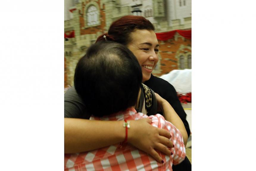 Polish orphan Colleen Turzynski leaves Singapore - with more luggage ...