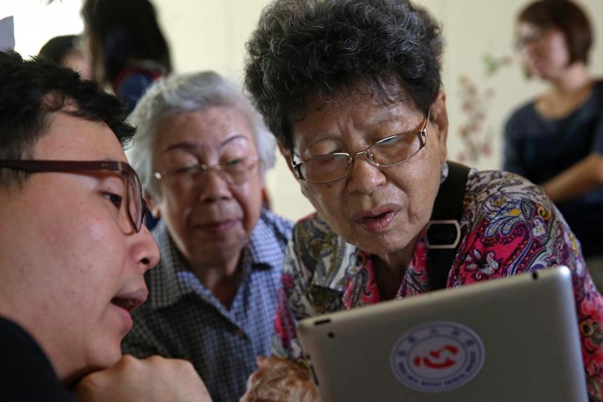 Nanyang Polytechnic students give seniors iPad crash course | The ...