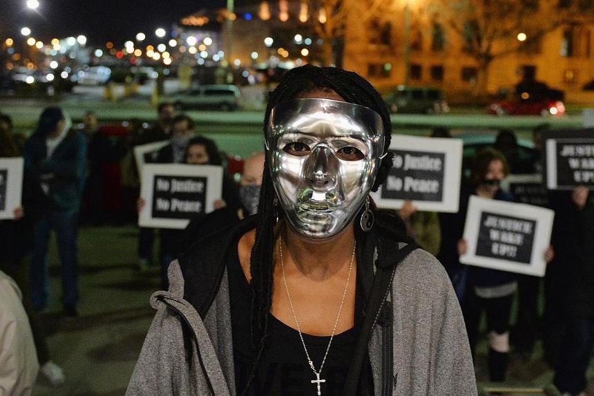 Ferguson unrest: Two arrested as protests move to heart of St Louis ...