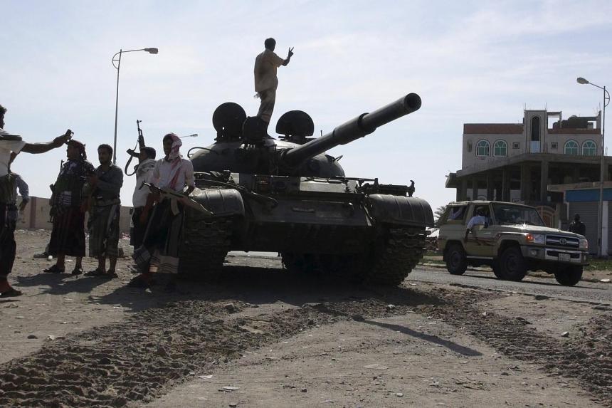 Anti-aircraft guns fire at planes over Yemen's Aden presidential ...