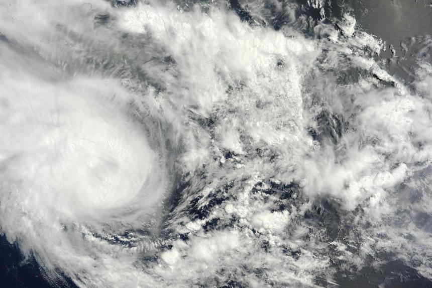 Australian cyclone makes landfall, loses strength | The Straits Times