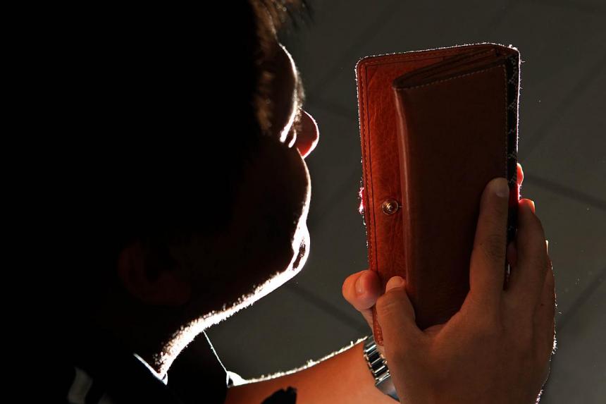 Thief with fetish for women's wallets back in jail | The Straits Times