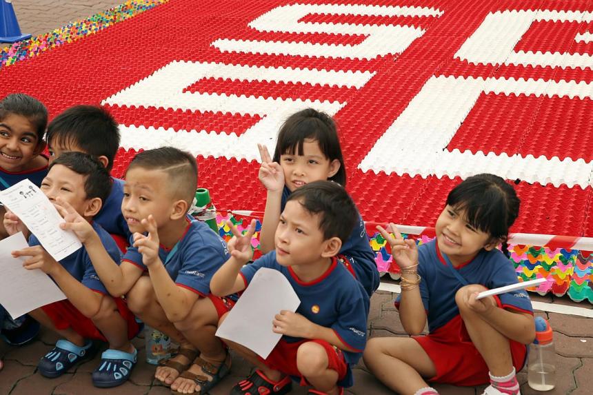 500 pre-schoolers form largest SG50 logo made of recycled egg cartons ...
