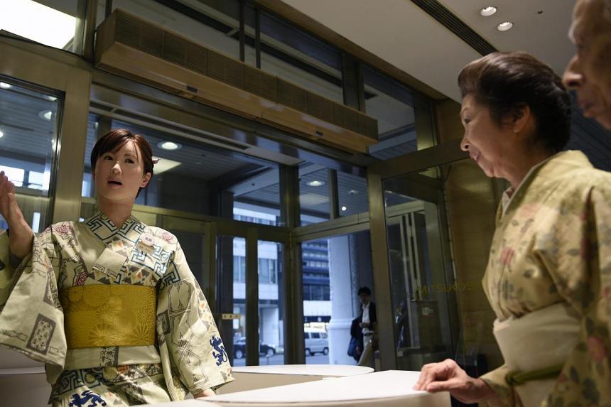 Robot receptionist welcomes shoppers at Japan's Mitsukoshi store | The ...