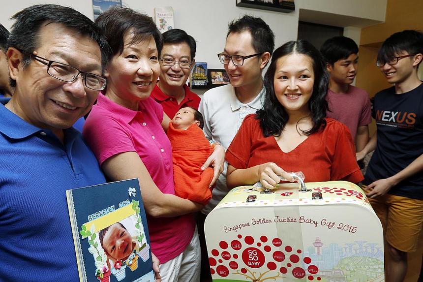 Grace Fu: Over 9,000 SG50 Baby Jubilee gifts given out | The Straits Times