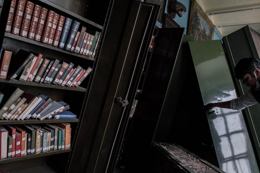 Nepal quake leaves century-old library in ruins | The Straits Times